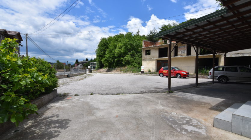 Kuća sa poslovnim prostorom, Han Ploče, put prema Kiseljaku ...