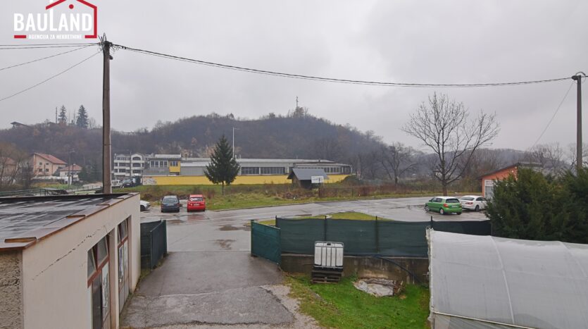 Kuća na dva sprata, dvorište, pomoćni objekat / naselje Blažuj, Općina ...